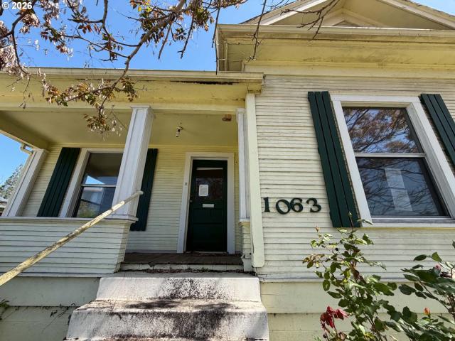 1063 se jackson st