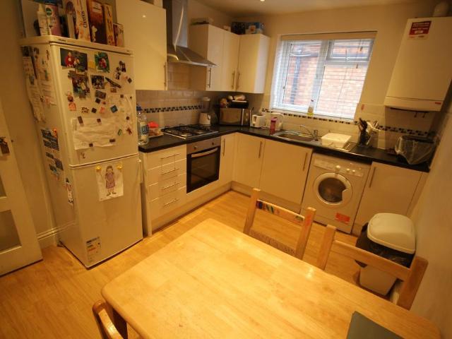 106 108 Hindes Road, Harrow HA1 2 bed flat to rent £1,950 pcm £450 pw