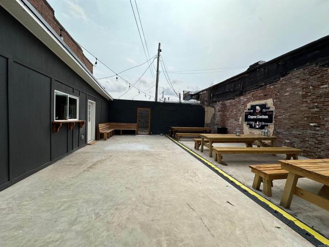 106 112 N Poplar