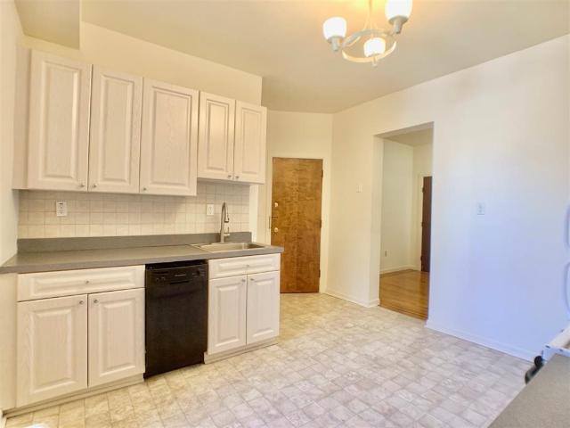 106 11Th St # 18