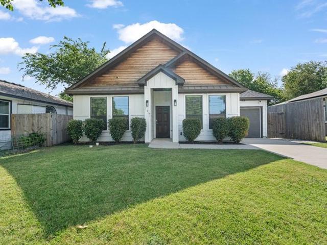 106 1/2 Cook St, Waxahachie, TX 75165