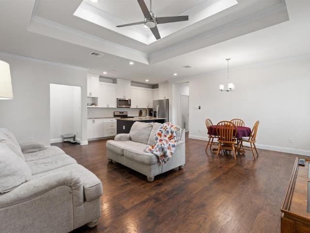 106 1/2 Cook Street