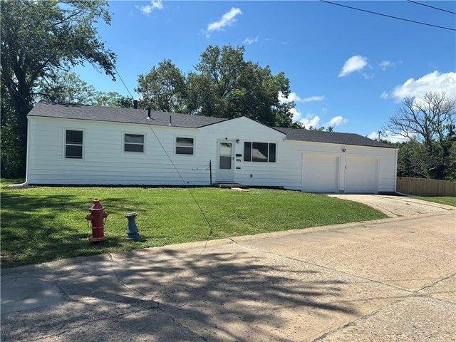 106 15th St, Osawatomie, KS 66064