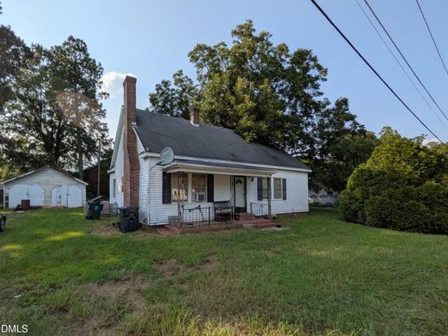106 1st St, Erwin, NC 28339