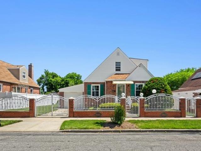 106 25 th St, Queens, NY 11429