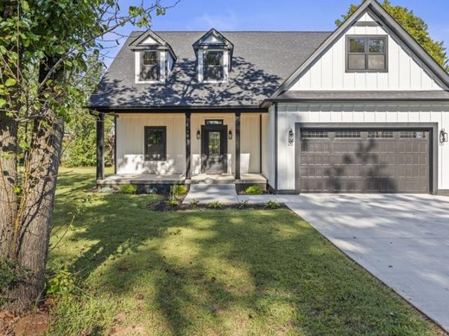 106 5th Ave N, Decherd, TN 37324