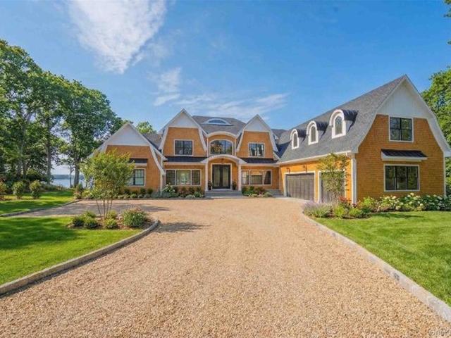 106 Cove Rd, Northport, NY 11768