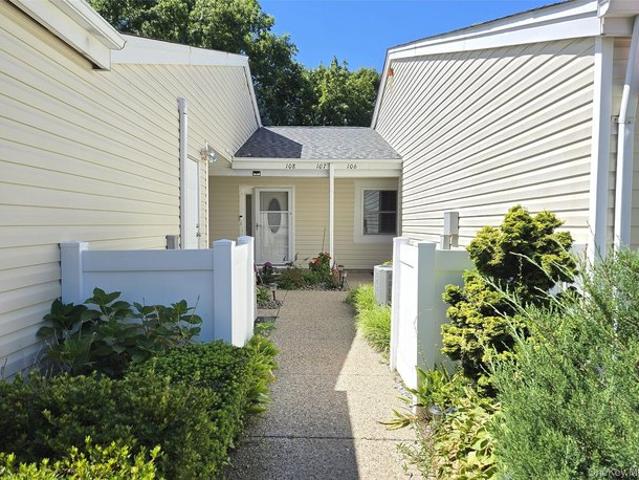 106 Cabot Ct W Unit 106, Saint James, NY 11780