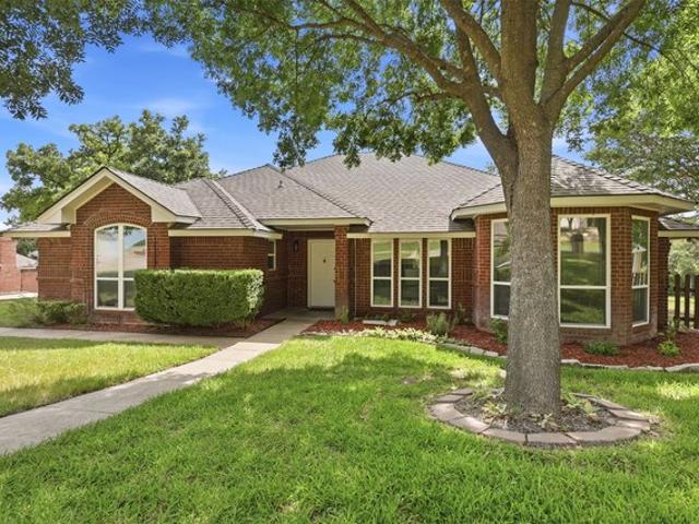106 Cedar Crest Ct, Hudson Oaks, TX 76087