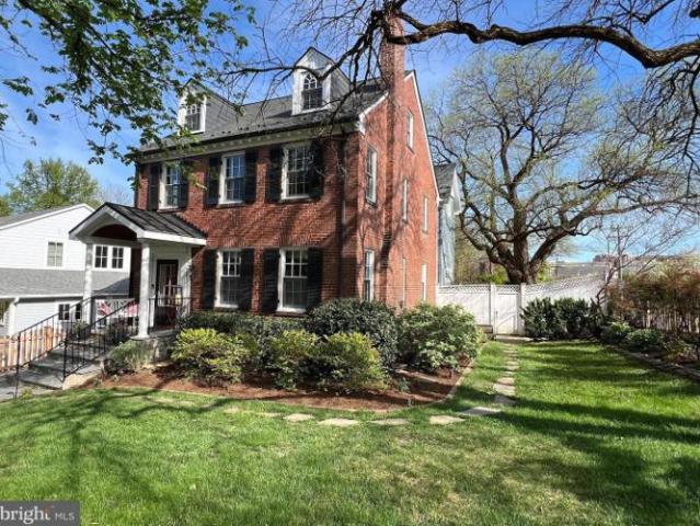 106 Cedar St, Alexandria, VA 22301