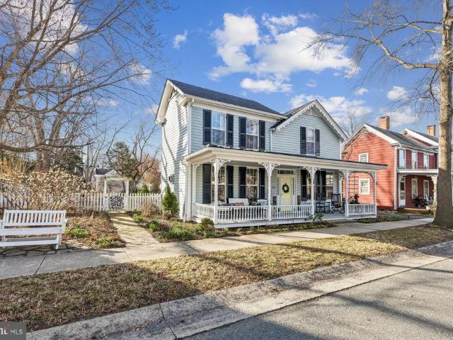106 Chestnut Street E