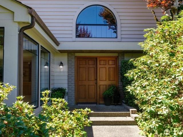 106 Chinook Ln, Steilacoom, WA 98388