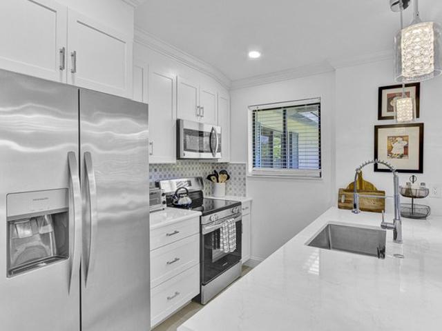 106 Club Dr, Palm Beach Gardens, FL 33418