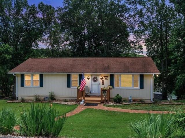 106 Clubhouse Dr, Moneta, VA 24121
