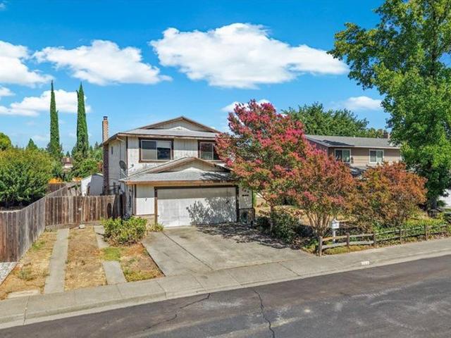 106 Clayton Cir, Vacaville, CA 95687