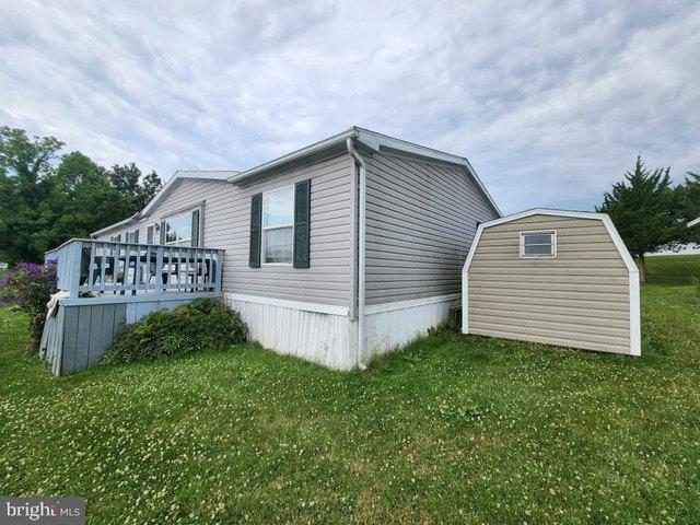106 Clearfield Ct E, Lancaster, PA 17603