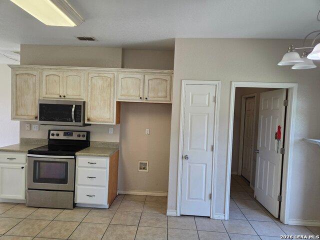 106 Crestway