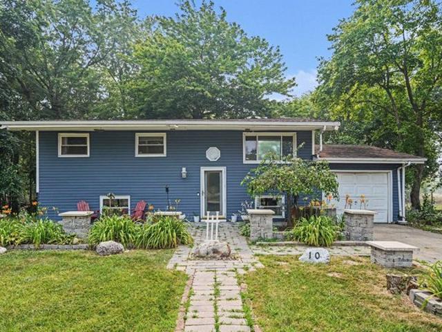 106 Crestwood Dr, Michigan City, IN 46360