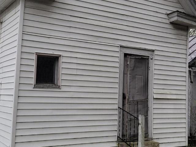 106 Ash Street E