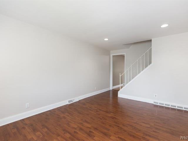 106 Aspinwood Place