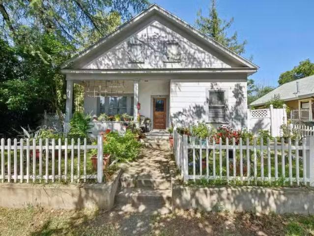 106 B ST, ROSEVILLE, CA 95678 Duplex For Sale MLS# 224053884