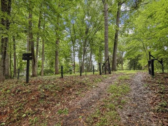 106 Beech St, Mountain Park, GA 30075