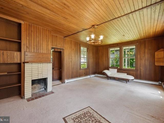 106 G St, Mountain Lake Park, MD 21550