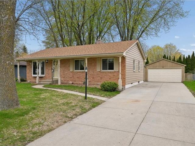 106 Garden Rd NE, Hutchinson, MN 55350