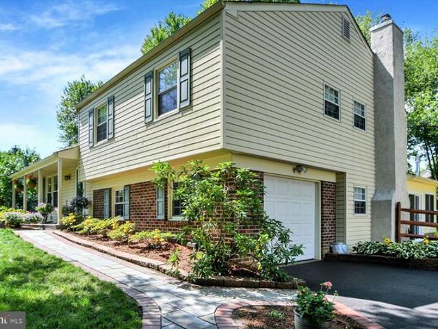 106 Gertrude Dr, Chalfont, PA 18914