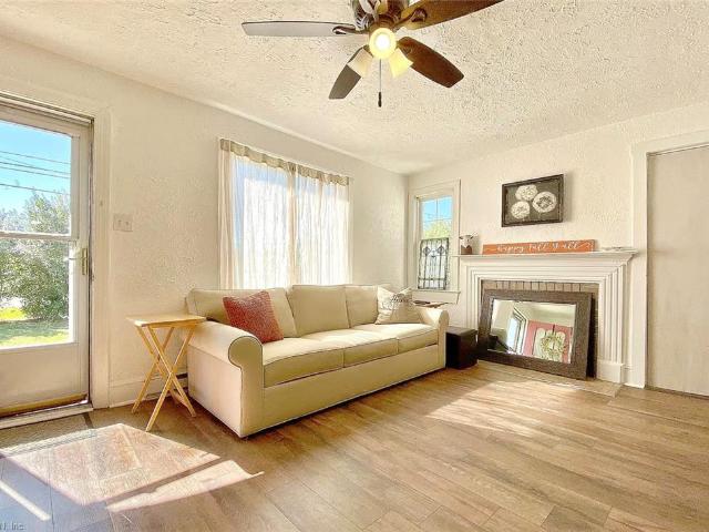 106 Greenbrier RD