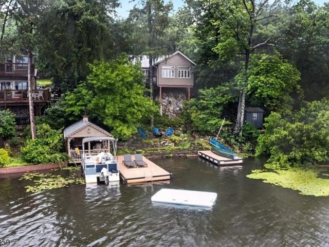 106 Demarest Rd, Bloomingdale, NJ 07403