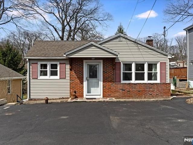 106 Dupont Ave, Hopatcong, NJ 07843