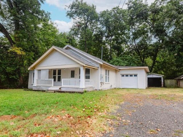 106 E Georgia St, Beebe, AR 72012