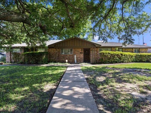 106 E Gladiola St, White Oak, TX 75693