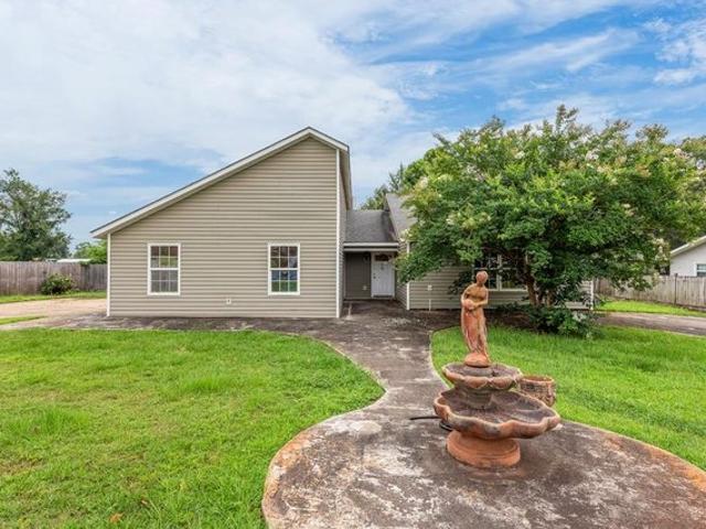 106 E Pondella Dr, Enterprise, AL 36330