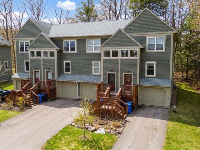 106 E Redrock Dr, Burlington, VT 05401