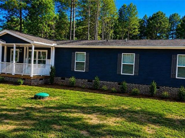 106 Foxcroft Dr, Greenwood, SC 29646