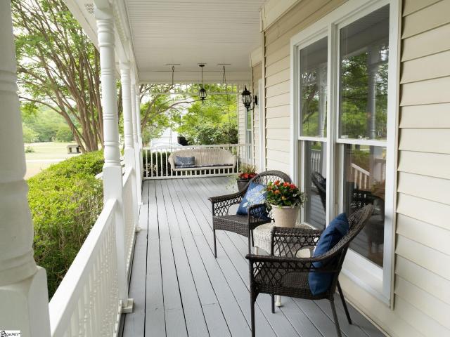 106 Knoll Creek Drive