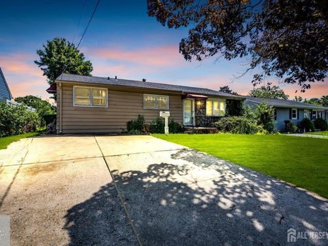 106 Kendall Dr, Sayreville, NJ 08859