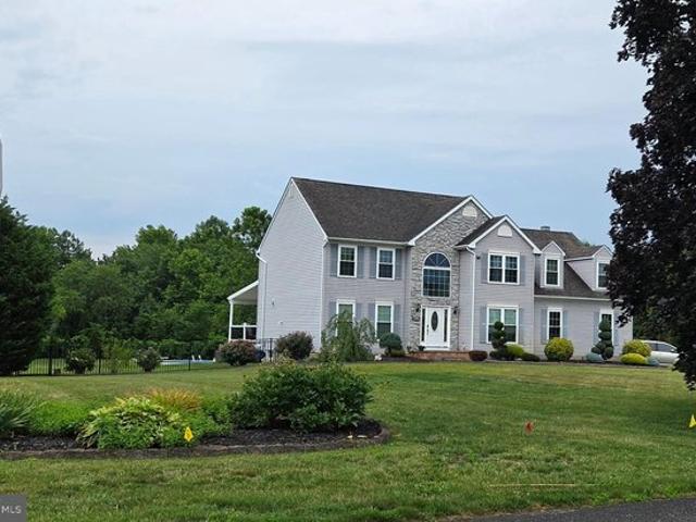 106 Kirschling Dr, Swedesboro, NJ 08085
