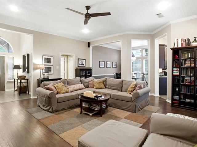 106 Honeysuckle Dr, Justin, TX 76247