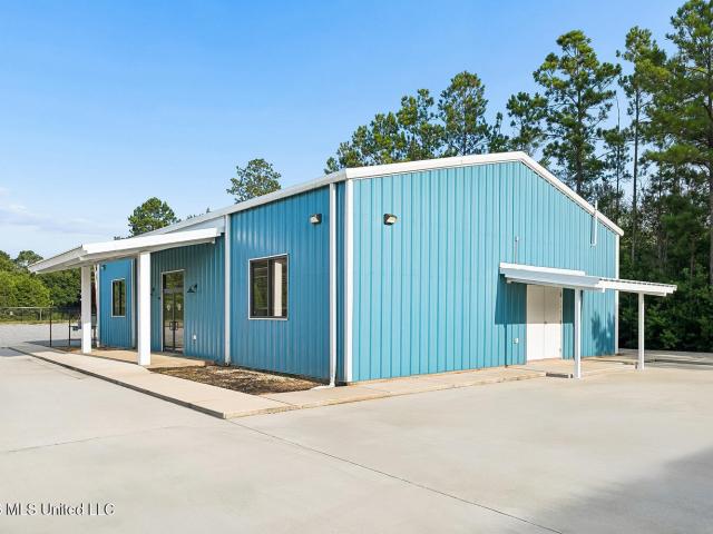 106 Hayden Oaks Drive