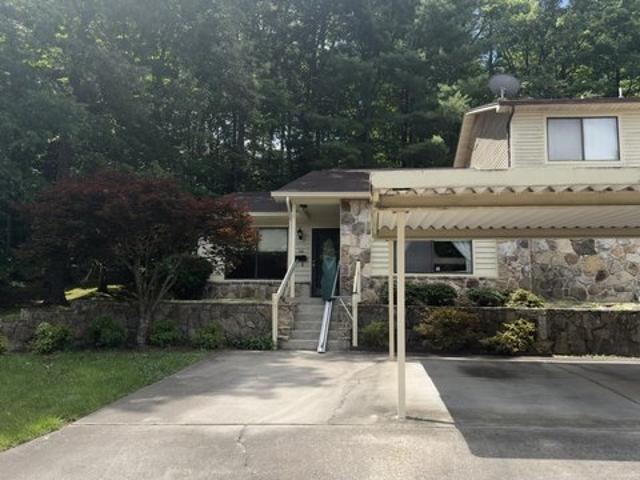 106 Hazleton Ln, Oak Ridge, TN 37830