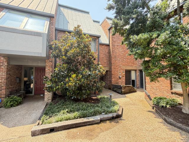 106 Hampton Pl