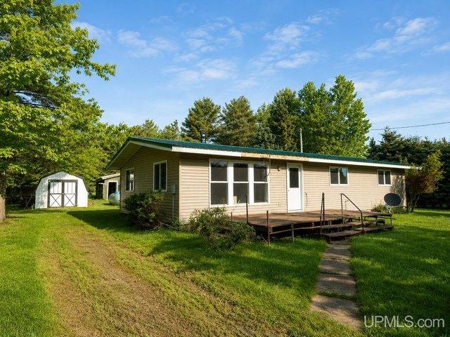 106 Hemlock St, Trout Creek, MI 49967
