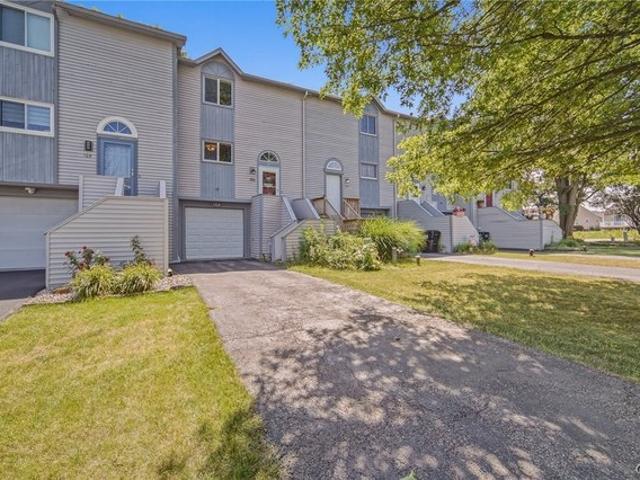 106 Iron Oak Cir, Liverpool, NY 13088