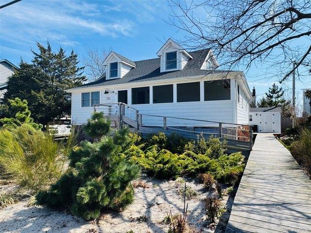 106 Oak Beach Rd, Oak Beach, NY 11702