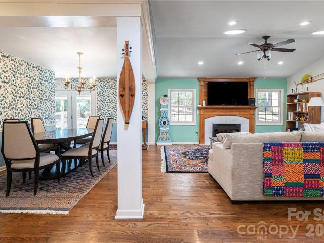 106 Oak Hollow Court