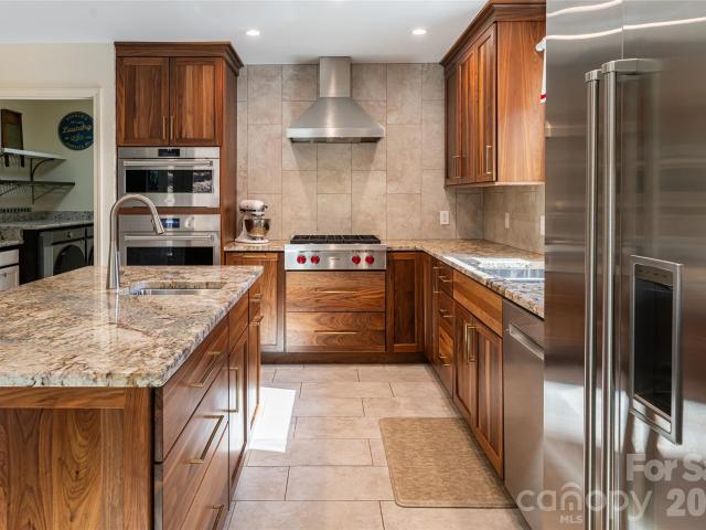 106 Oak Hollow Ct, Asheville, NC 28805 | MLS #4360
