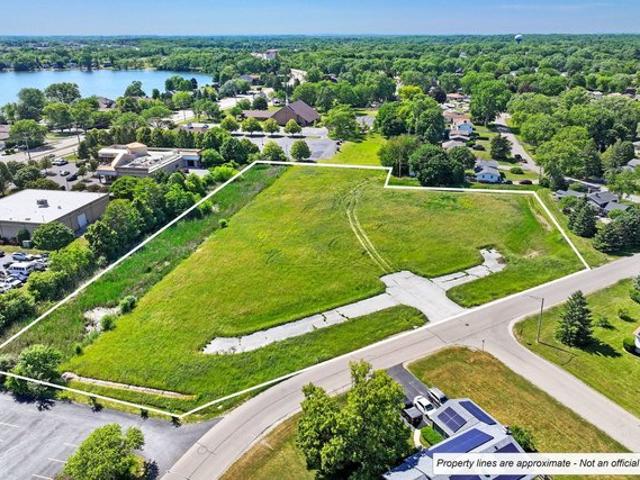 106 Old Elm Rd, Lindenhurst, IL 60046